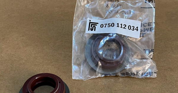 Oil Seal 25 x 38 x 14.2 mm.